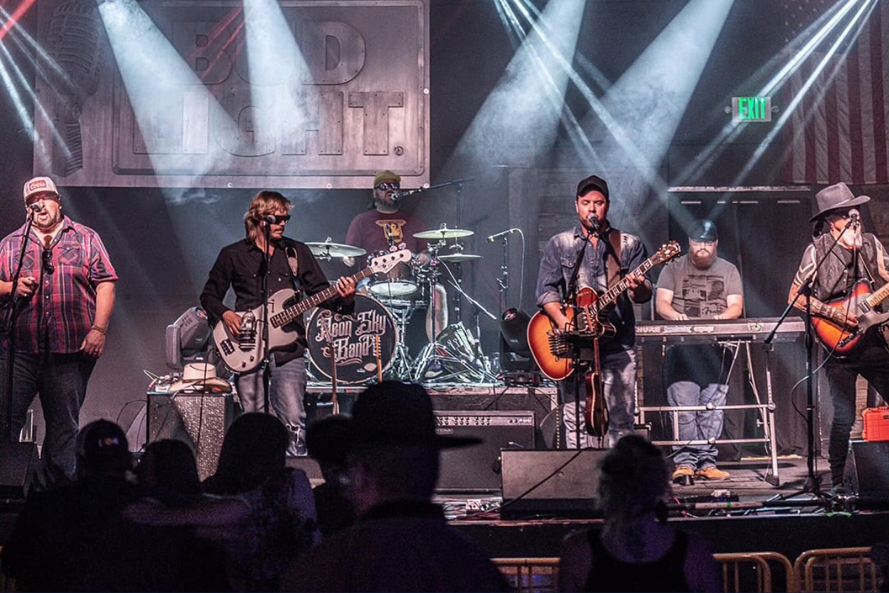 Aspen Nightlife - 16 Bars & Clubs to Add to Your Bucket List